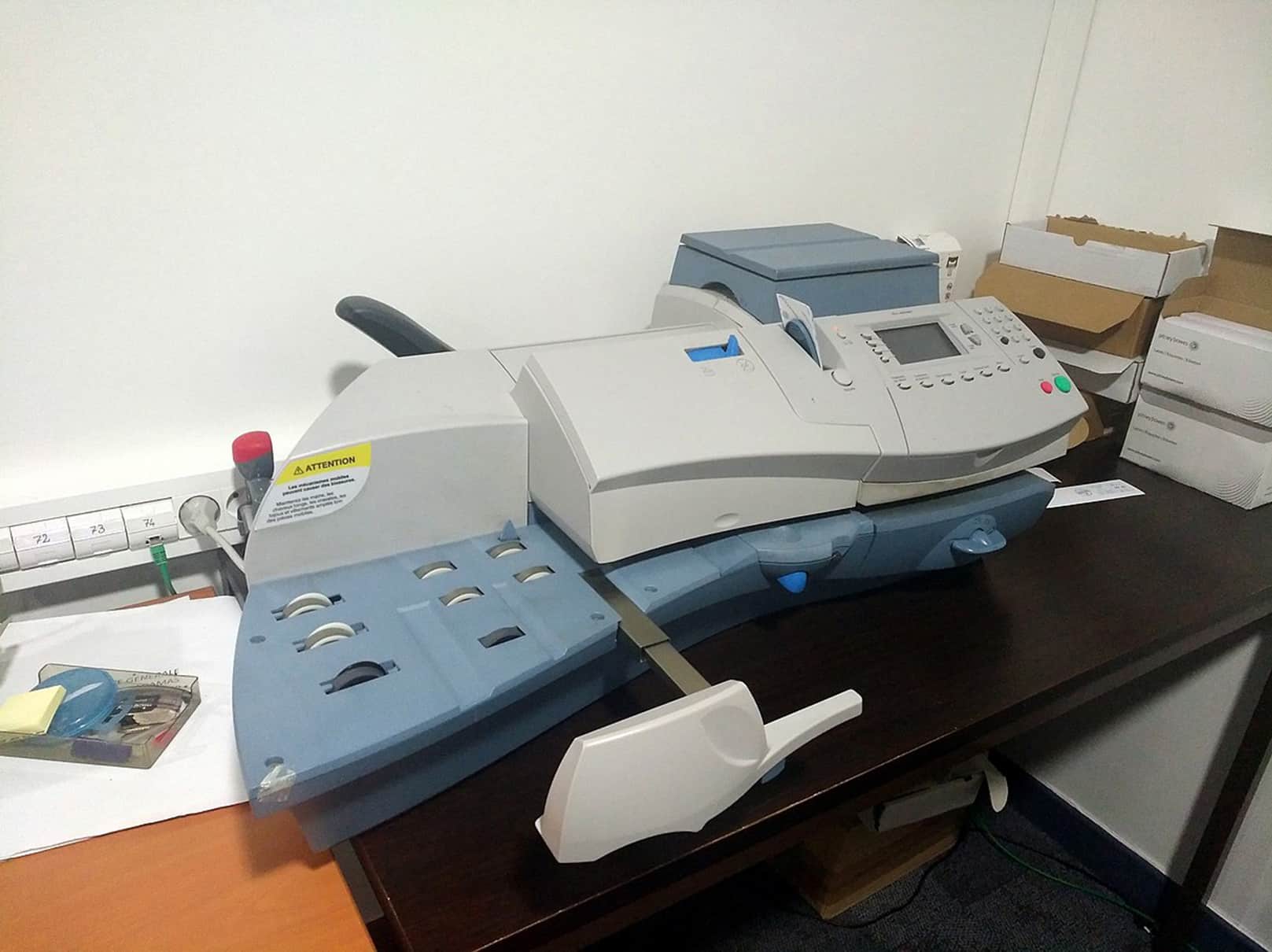 Machine à affranchir : économiser sur les frais postaux